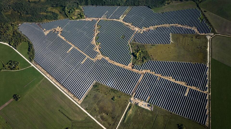Evecon, Mirova launch Estonia’s largest solar-storage hybrid, ink ...