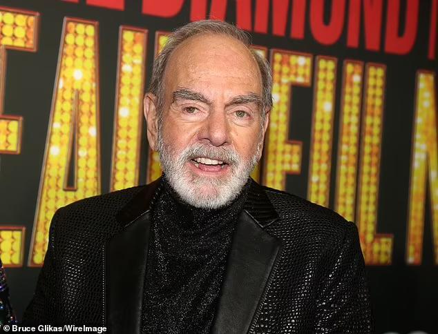 Neil Diamond called out for 'creepy' behavior with female fan in ...