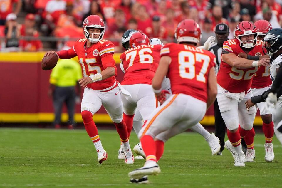 🏈 Patrick Mahomes welcomes back Xavier Worthy and Jalen Royals to ...
