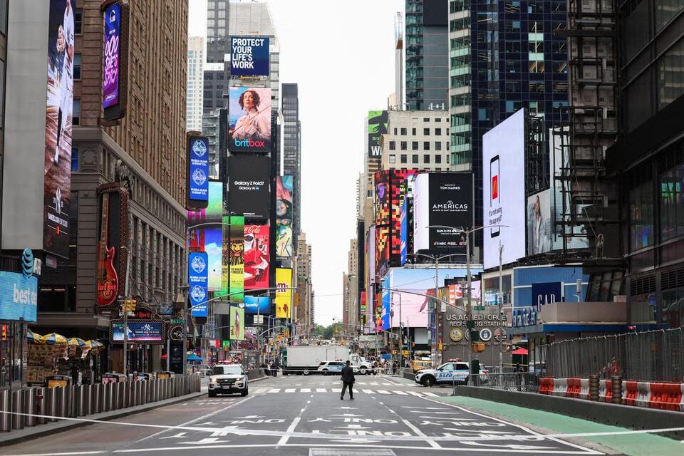 Person of interest detained after bomb scare leads to Times Square ...