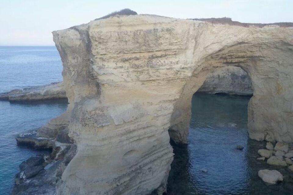'Lovers' Arch' Collapses on Valentine's Day on Italy's Adriatic Coast ...