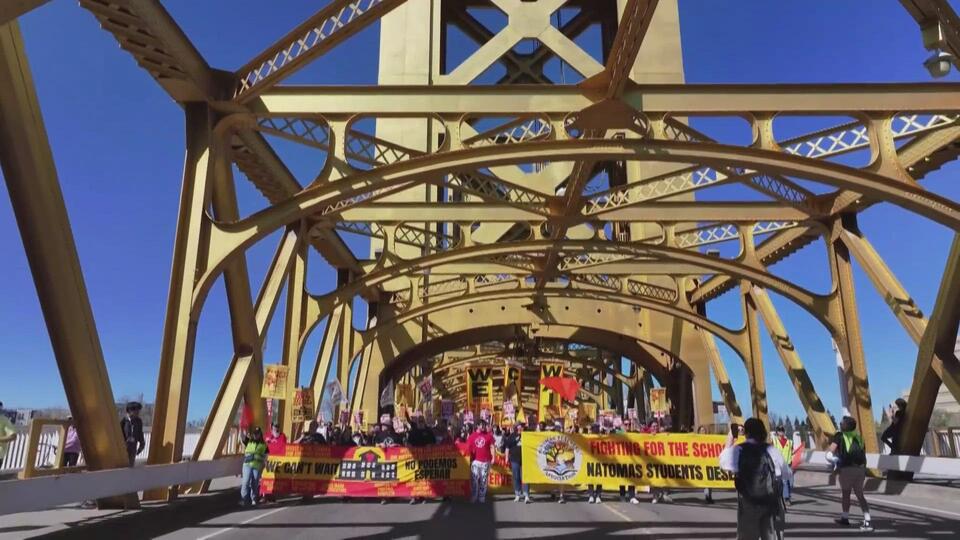 Teachers from Natomas, Twin Rivers march across Tower Bridge as strikes ...
