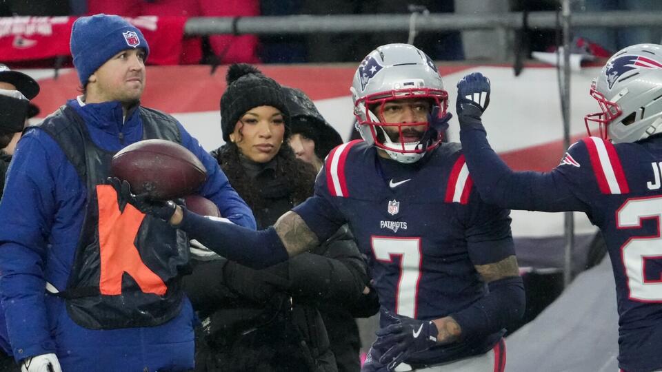 Patriots CB Carlton Davis has a limited practice as he returns from a ...