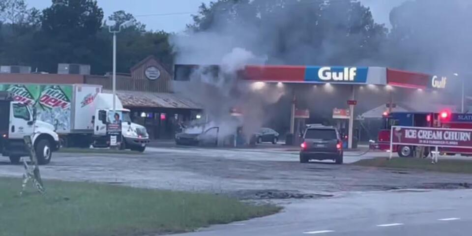 Crews working to put out car fire at gas station in Greenville County ...