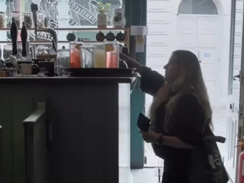 Mom Ella Glendining with rare leg disability shares joy in new ...