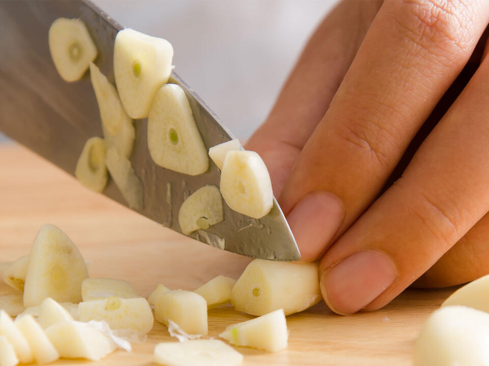 A Nutritionist Shares 11 Foods That Help Prevent And 'Fight Breast ...