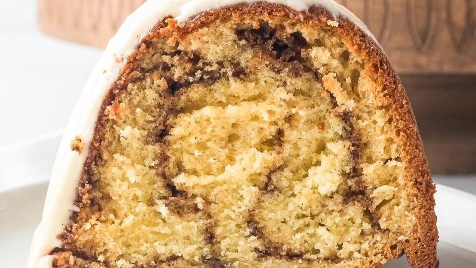 Sour Cream Coffee Cake Bundt Cake: A Moist Cinnamon-Swirled Classic ...