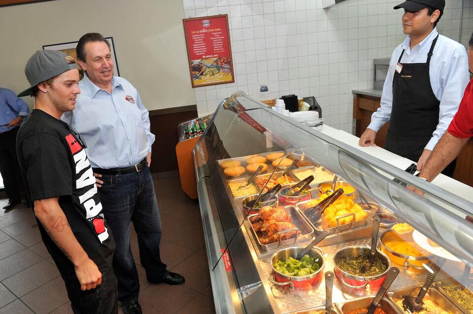 Restaurant chain in crisis after widespread closures - NewsBreak