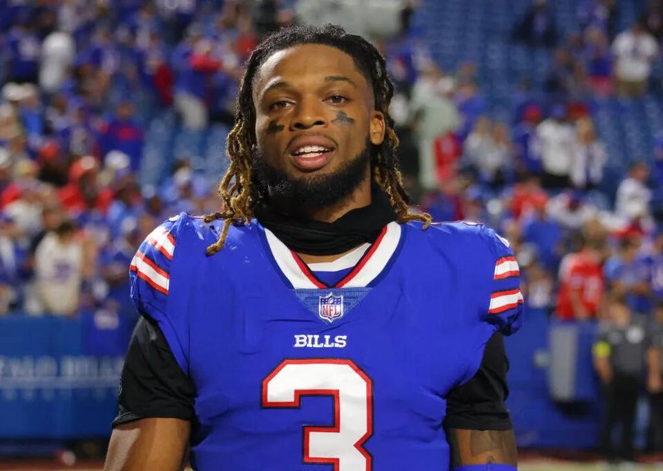 Tom Brady, Russell Wilson, & More NFL Stars Help Push Damar Hamlin’s ...