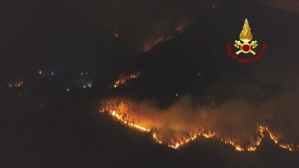 Thousands evacuated as forest fire rages in Italy's Tuscany region ...