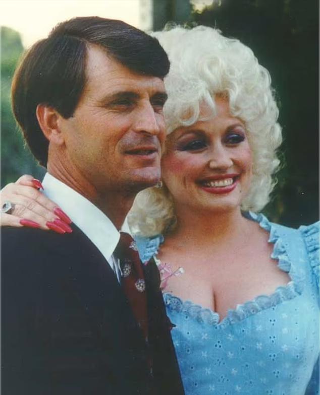 Last photo of Dolly Parton's rarely seen husband Carl Dean before his ...