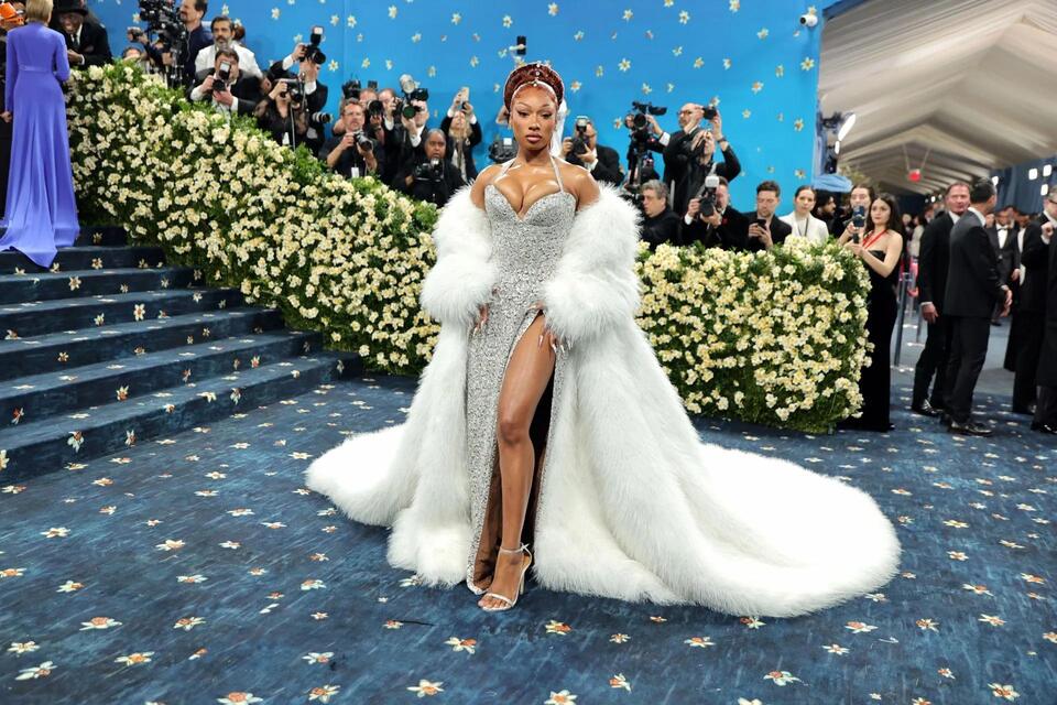 Are phones not allowed at the Met Gala? Netizens warn Megan Thee ...