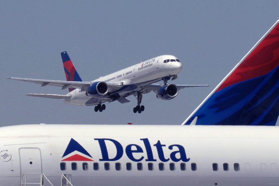 Unruly passenger forces emergency landing of Delta plane in Houston ...
