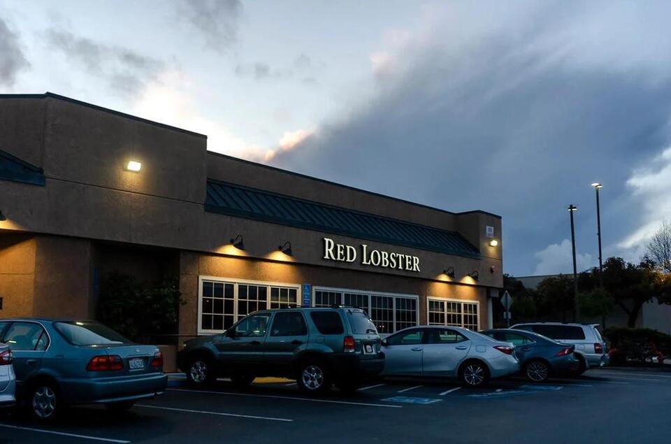 Alleged Serial Bar Tab-Skipper ‘Jared’ Arrested and Detained at a Red ...