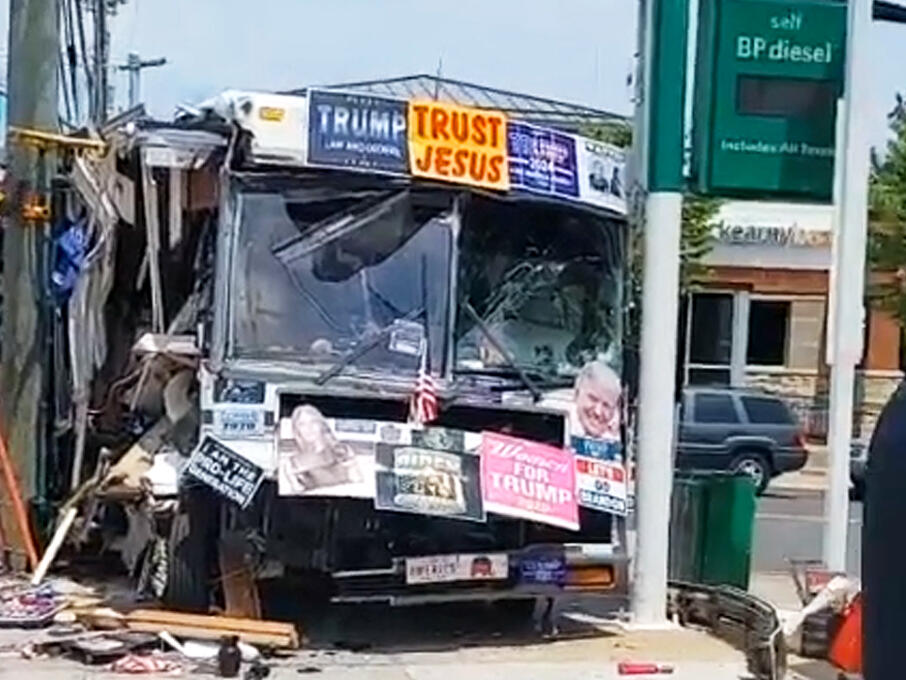 Pro-Trump ‘Trust Jesus’ Bus Crashes Ahead of Staten Island Rally