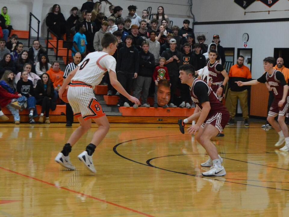 Back-to-back dunks showed why Oli Higgins looms large in Maine high ...