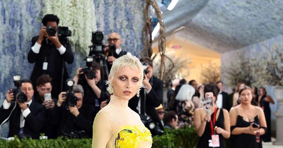 Emma Chamberlain Wore Mugler To The 2026 Met Gala - NewsBreak