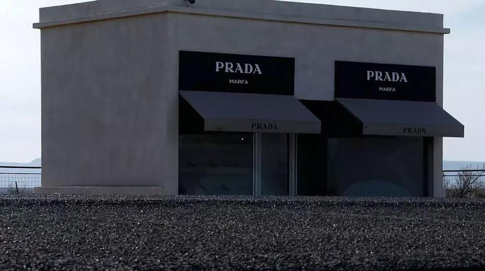 The Story of the West Texas Prada Store In The Middle Of Nowhere ...