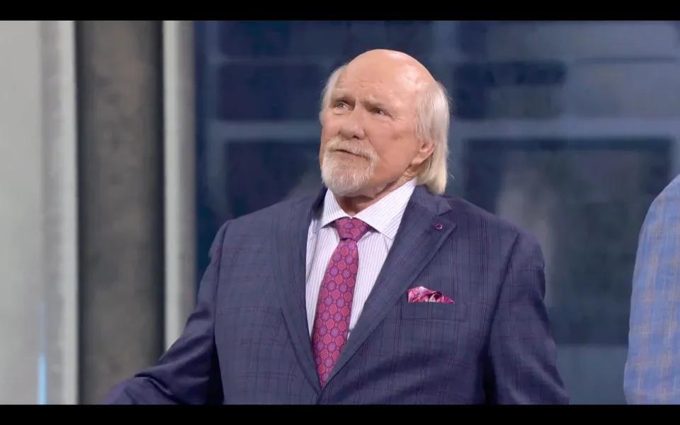 ‘Is he wearing hair extensions?’ Fox NFL viewers wonder after Terry ...