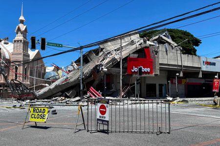 Earthquake of magnitude 7.8 strikes off southern Philippines, 15 feared ...