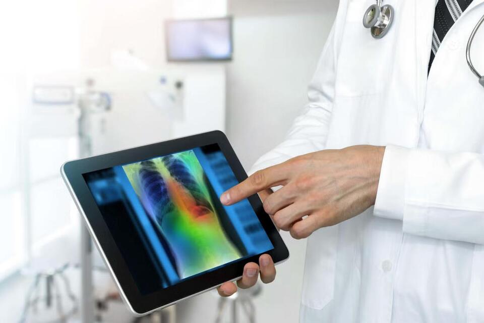 NHS must ‘urgently embrace’ AI to cope with rising demand, college ...