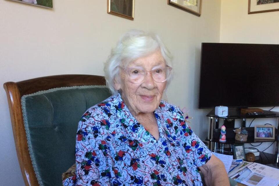 Great-grandmother gets UK-first cancer treatment on tumour deemed ...