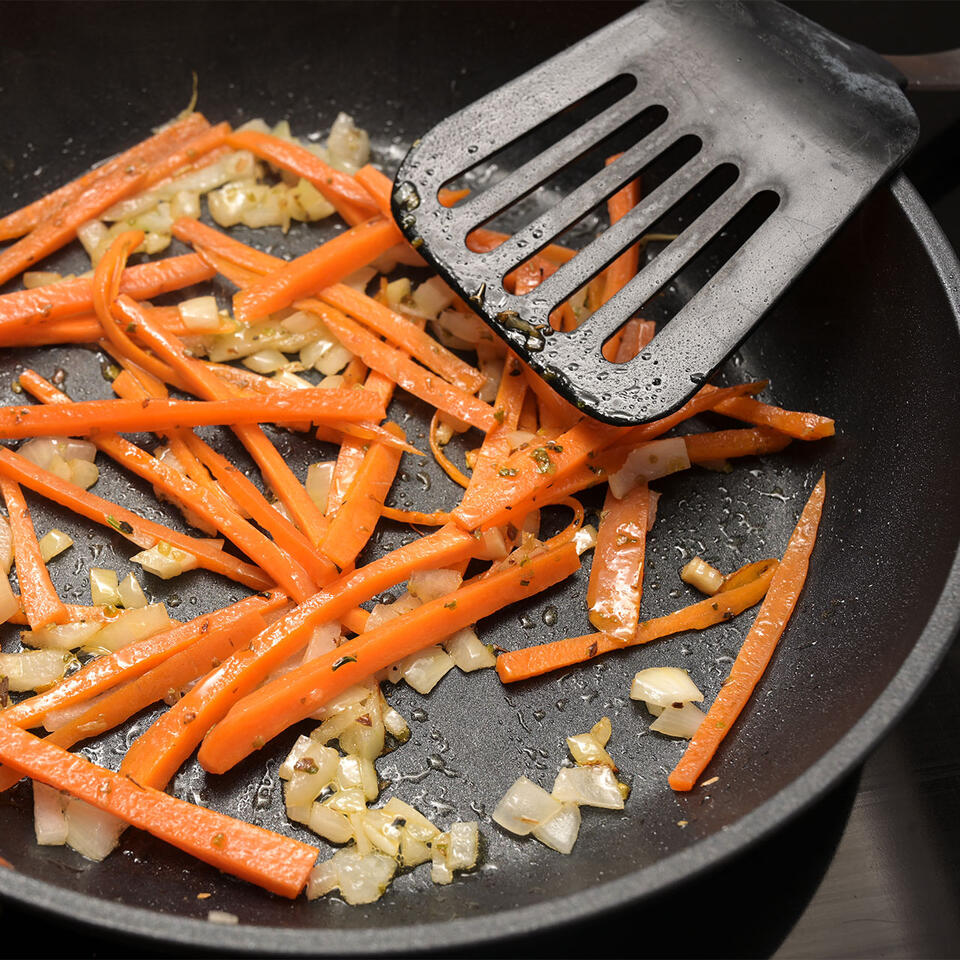 The Cooking Oil You Should Be Using Every Day For Better Heart Health ...