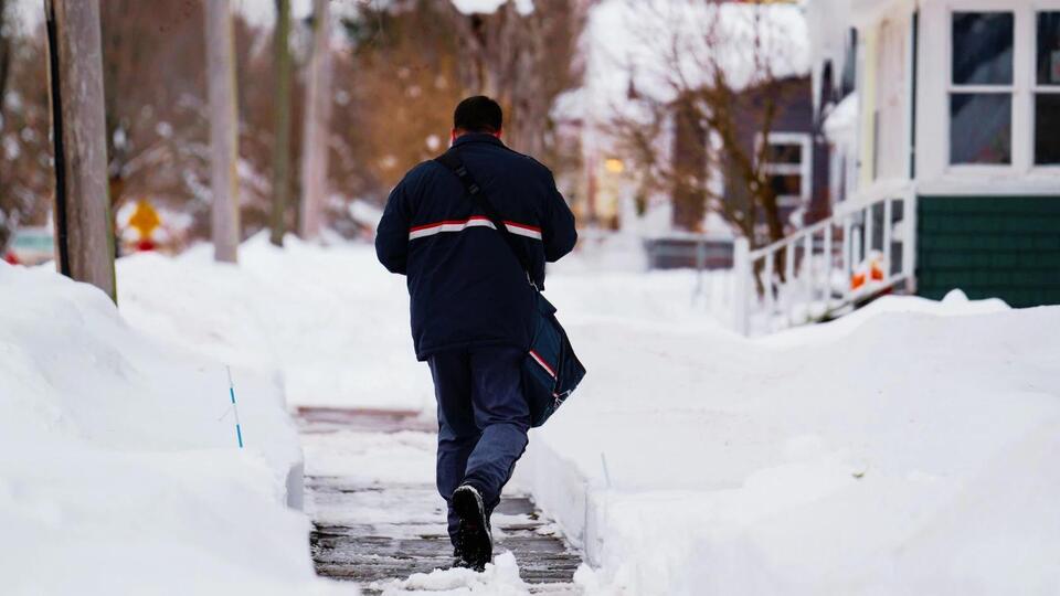 Gifts That Are Now Illegal For Wisconsin Mail Carriers To Accept ...