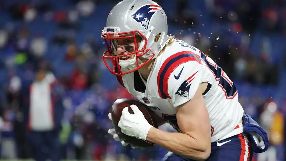 Ex-Patriots All-Pro Suffers Sudden Injury, Carted Off at OTAs - NewsBreak