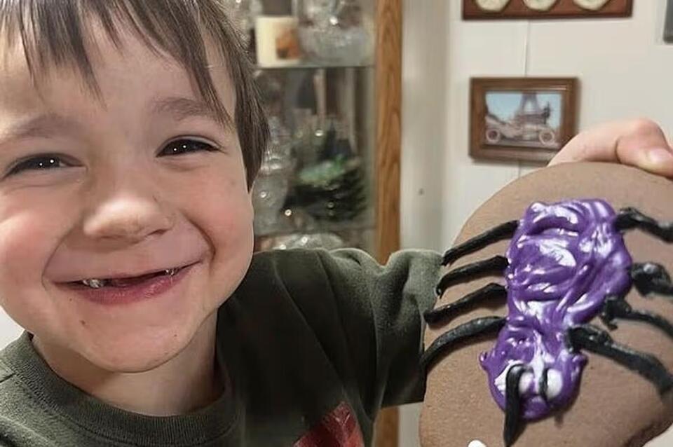 Heartache as 'bravest' 8-year-old boy died trying to protect mom from ...