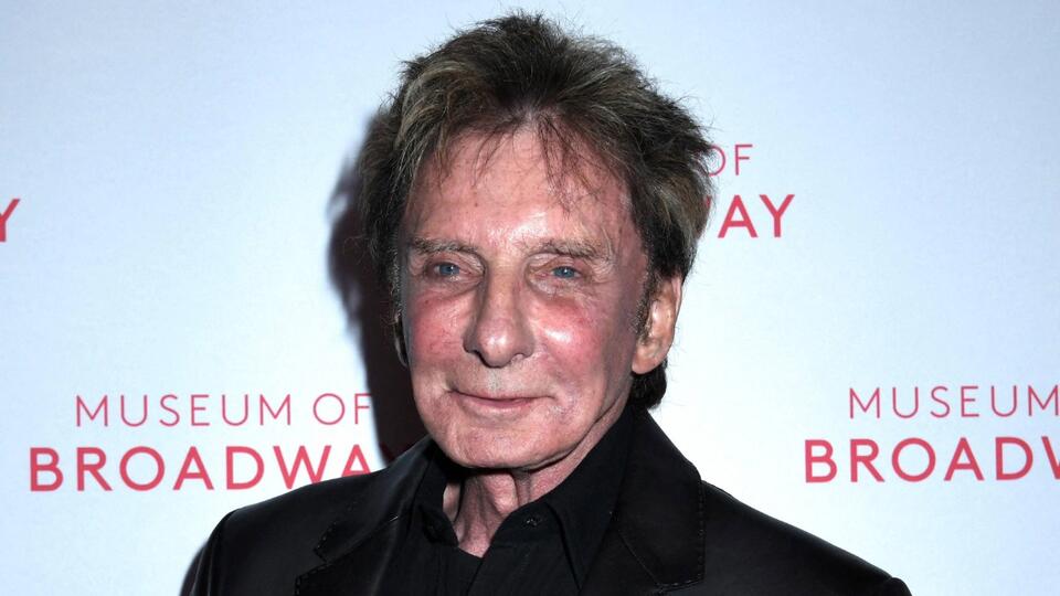 Barry Manilow Announces Lung Cancer Diagnosis After Lingering Illness ...