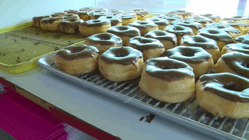Popular donut shop fails health inspection with 17 violations ...