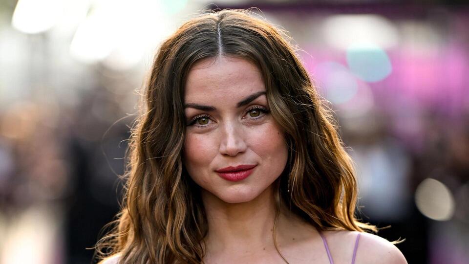 Ana de Armas hangs out with mystery man after rumored Tom Cruise split ...