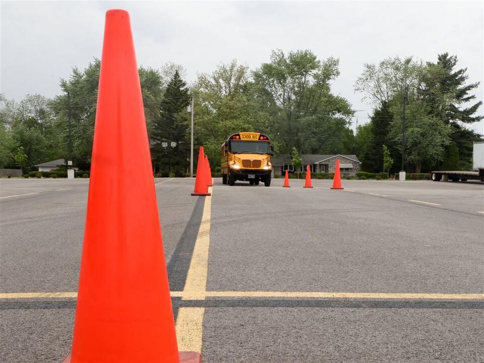 TPS bus driver recruiting event puts applicants behind the wheel ...