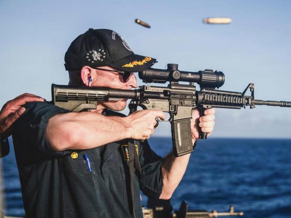 Navy warship commander relieved of duty after viral photo gaffe