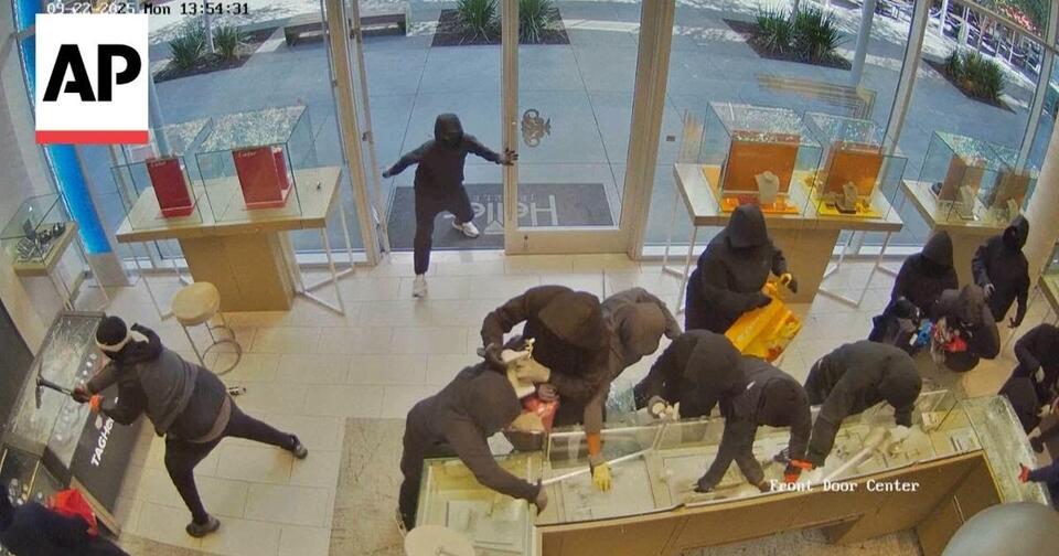 Video shows dozens of masked people robbing a California jewelry store ...