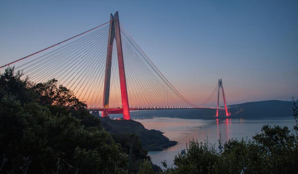 The widest bridge in the world measures 59 meters and is located in ...