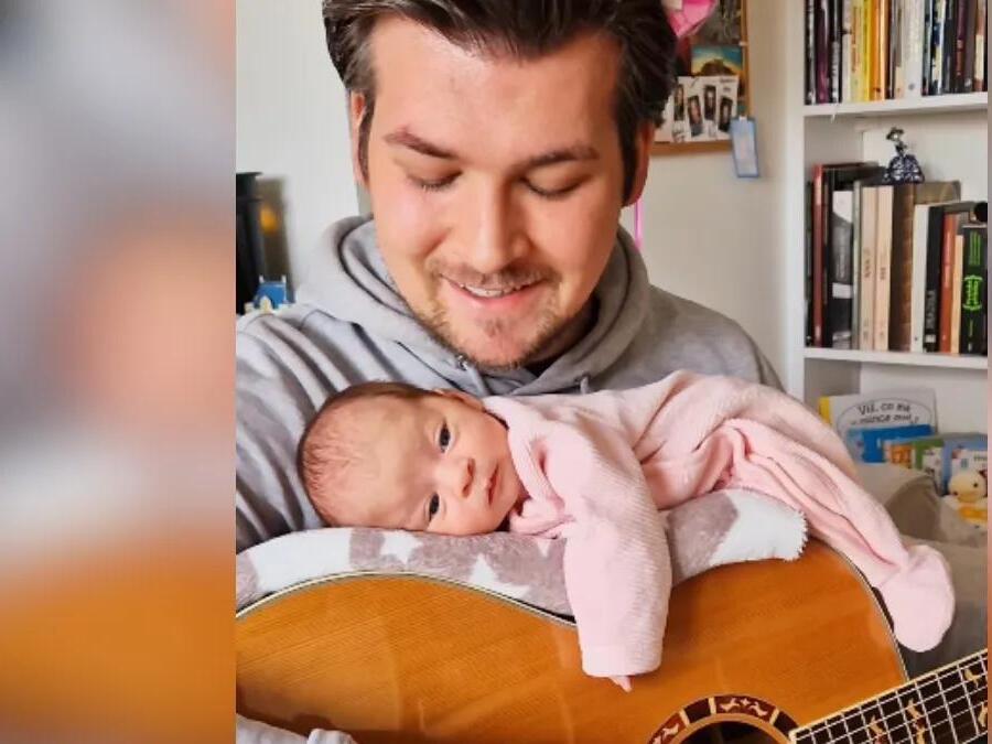 Precious: Dad Serenades Newborn Daughter Lying On Guitar & We Can’t ...