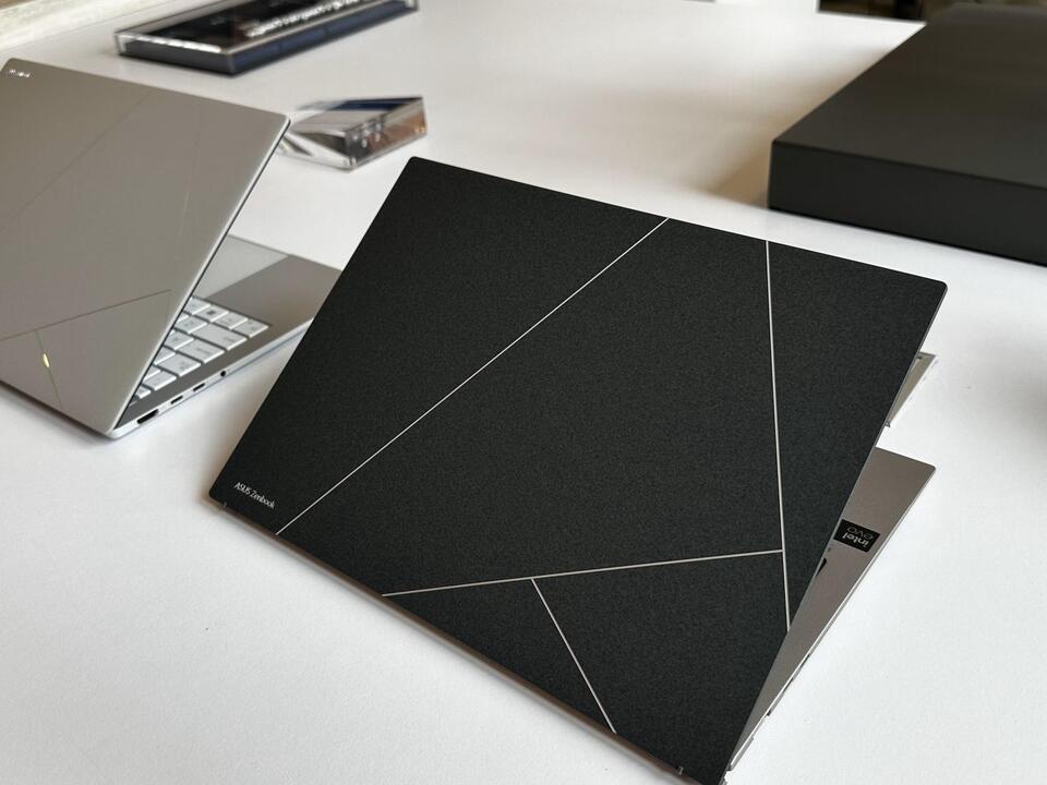 Most laptop designs are beyond boring, which makes the Asus Zenbook S ...