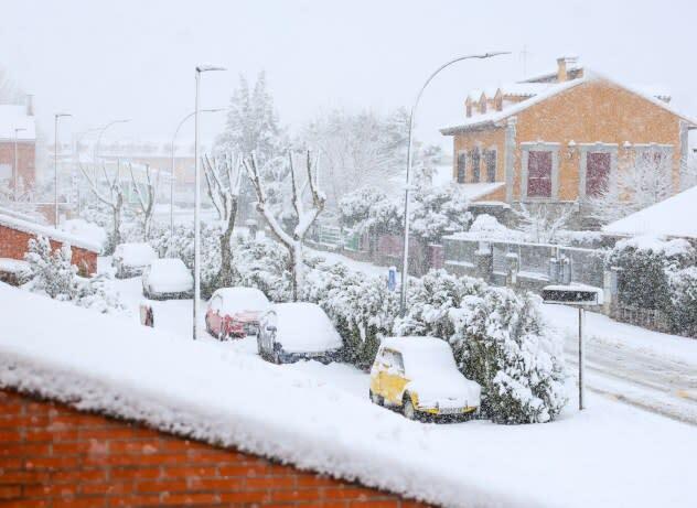 Madrid, Spain, gets rare snow from Storm Kristin after extreme winds in ...