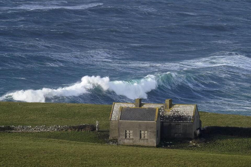 Orange wind warning extended to more counties ahead of Storm Ashley’s ...