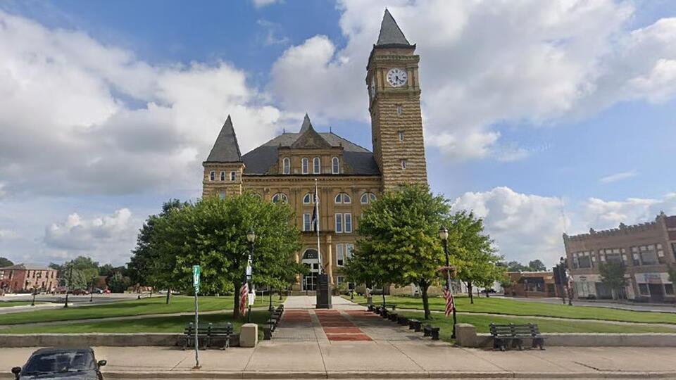 Tipton to host ‘first ever’ downtown Christmas tree lighting - NewsBreak