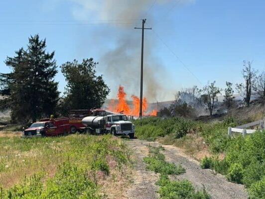 Brush fire burns in Whitman County