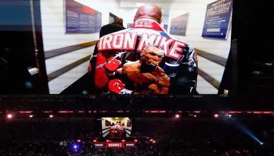 Netflix Sucker Punched By Buffering Issues For Mike Tyson & Jake Paul ...