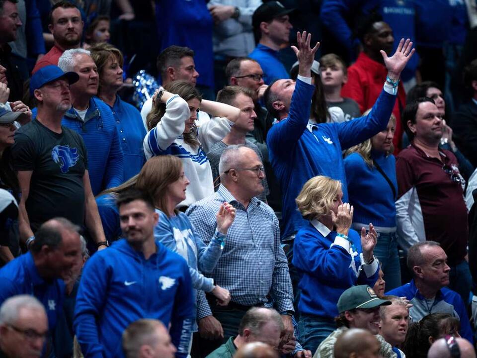 Kentucky fans have meltdown after Mark Pope hiring