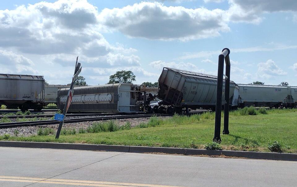 Train derailment blocks streets in Hutchinson - NewsBreak