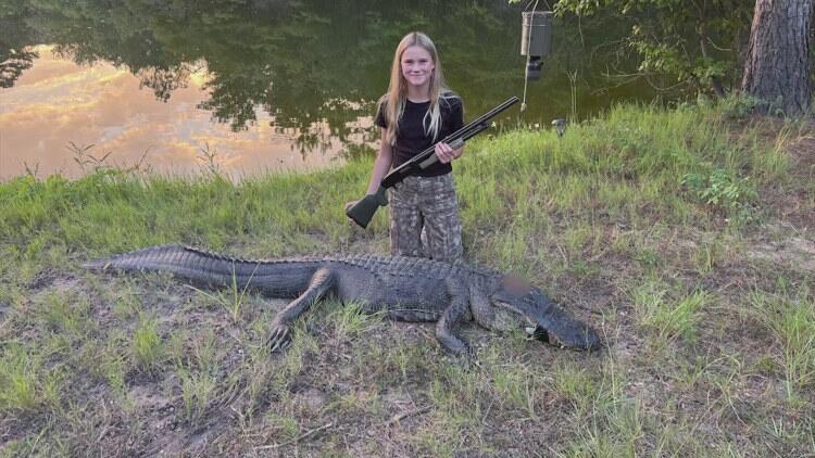 11-year-old Texas girl catches 8.5-foot, 300-pound alligator while ...