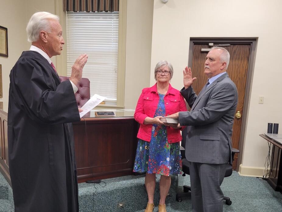 Randy Sanders sworn into office as Highland County sheriff