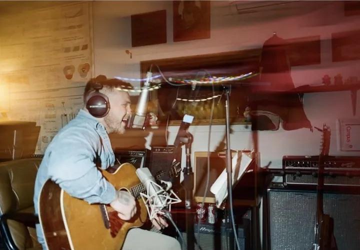 Zach Bryan goes all out on his sprawling country odyssey, ‘With Heaven ...