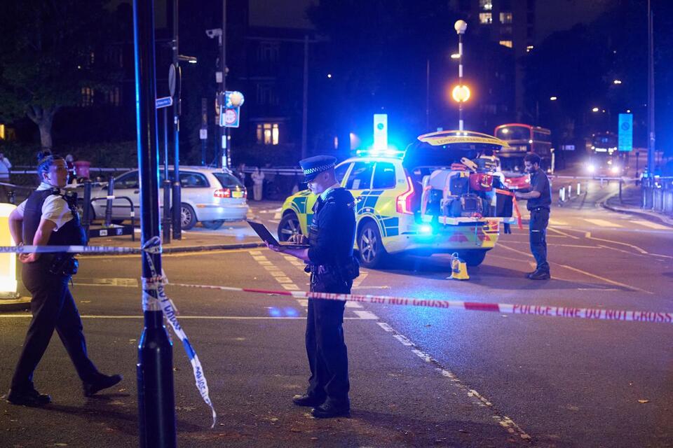 Stoke Newington shooting horror: Man shoots woman before killing ...
